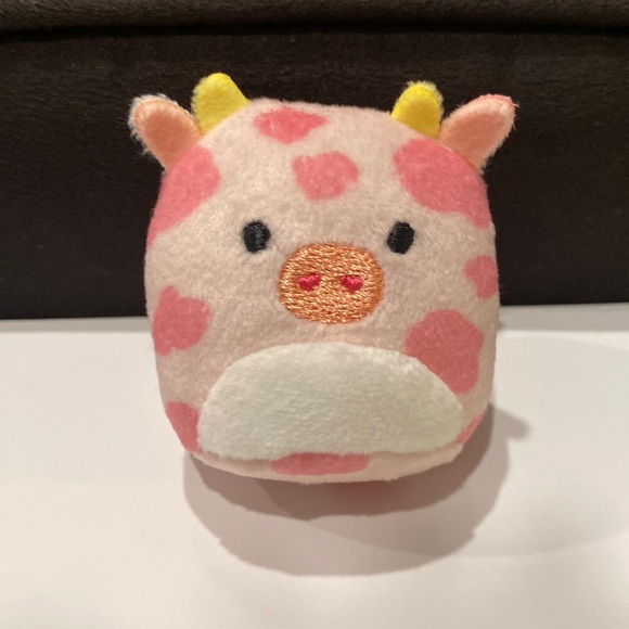 Squishmallows | Toys | Squishmallow Squishville Evangelica The Cow 2 ...